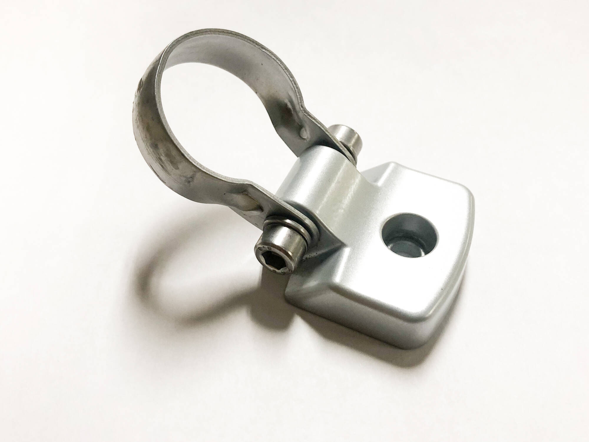 FF100, FF200, FF300 monterings fäste Hella extraljus - Lumise.se webbutik